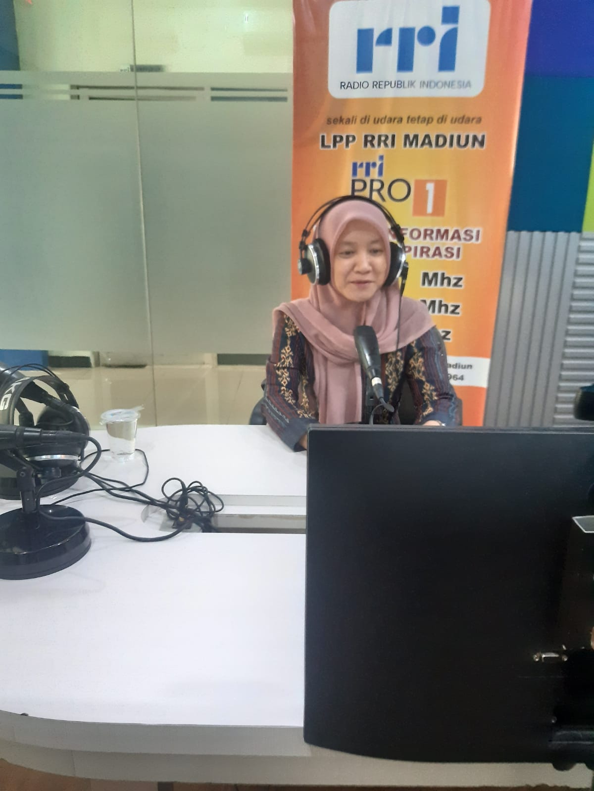 Dekan FIK UMMAD (UMJT) Jadi Nara Sumber Dialog RRI Madiun, Bahas Pola ...